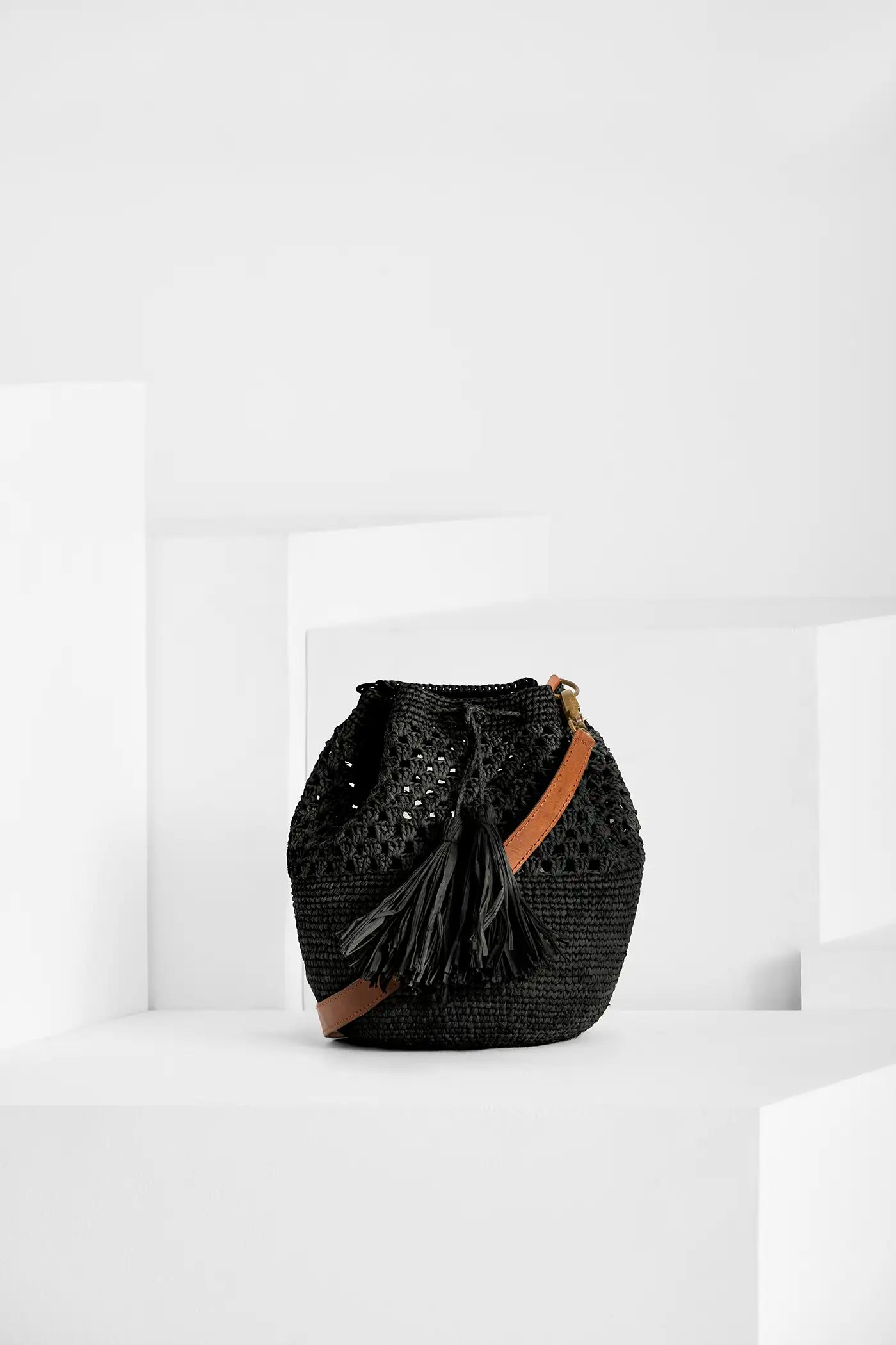 Haingo bag in raffia | IBELIV