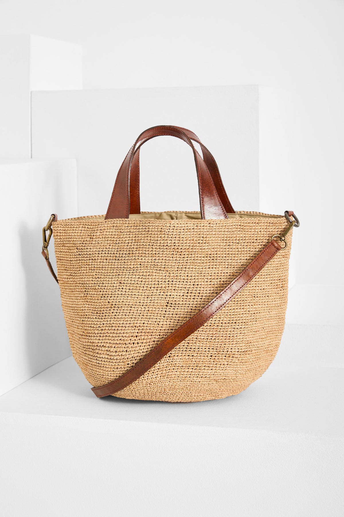 Comment fabriquer un sac en raphia : Les étapes à suivre - IBELIV